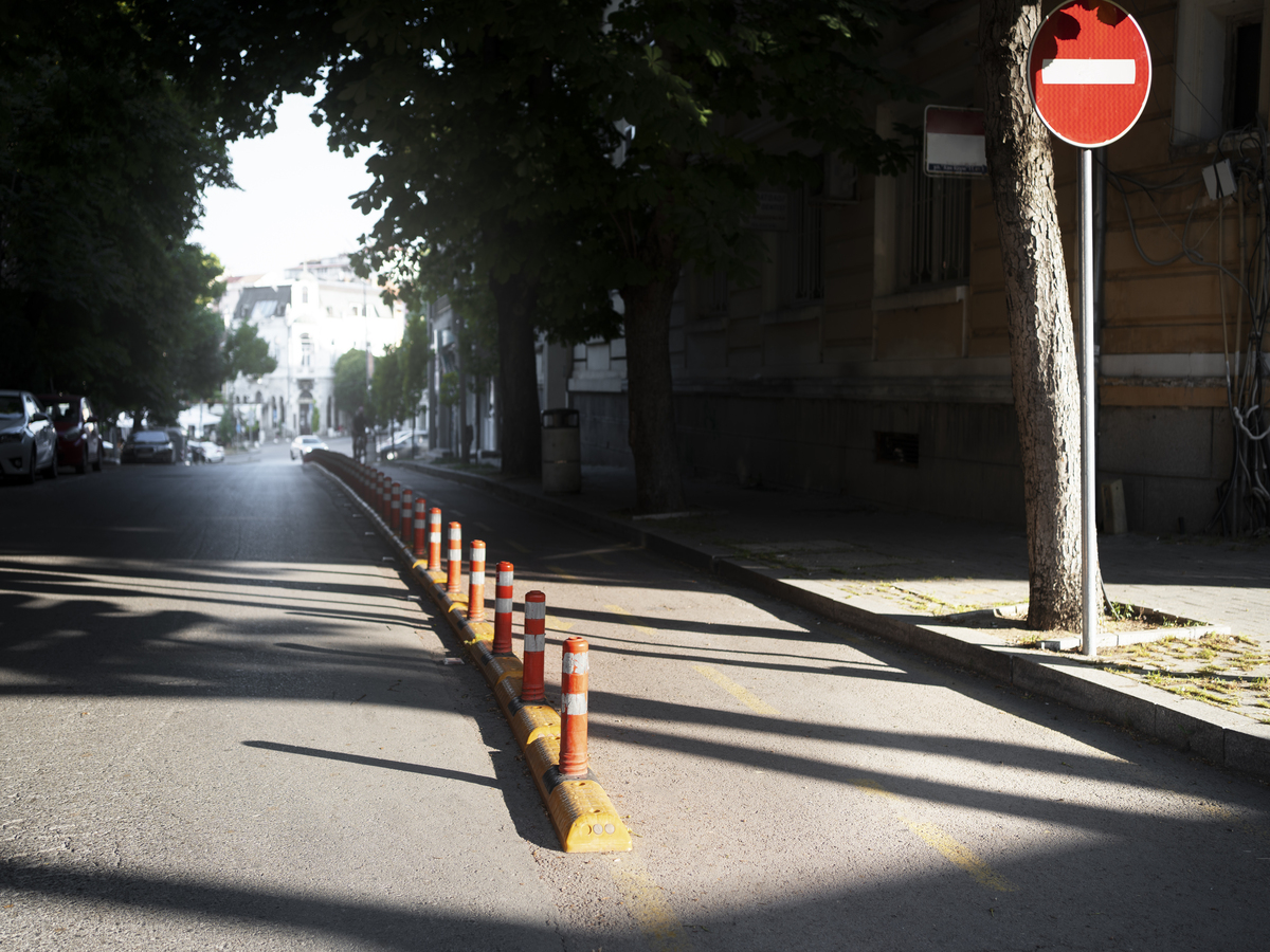 Channelizers vs. Delineators: Key Differences in Traffic Guidance