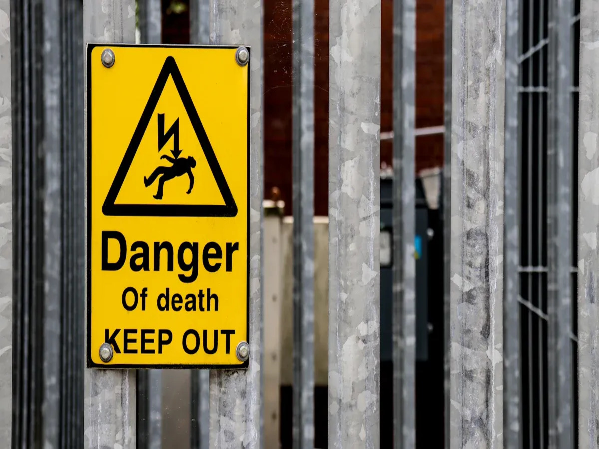 Right Materials for Safety Signs for Sale in Tough Environment