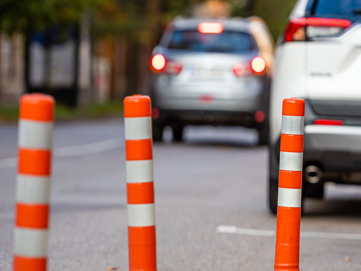Flexible Delineator Posts Improve Traffic Control for Municipalities
