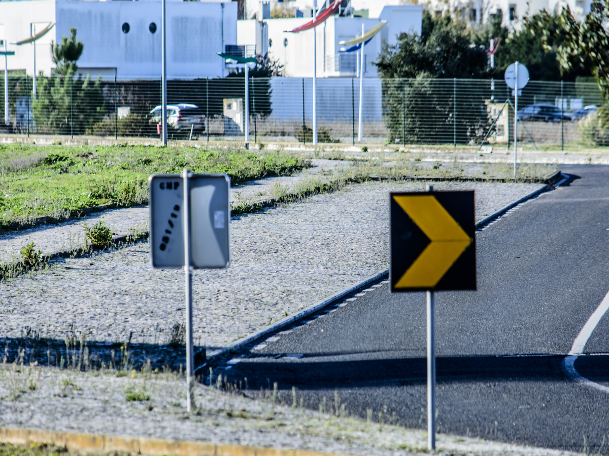 스틸 사인 프레임: Advantages and Applications in Sign Frames