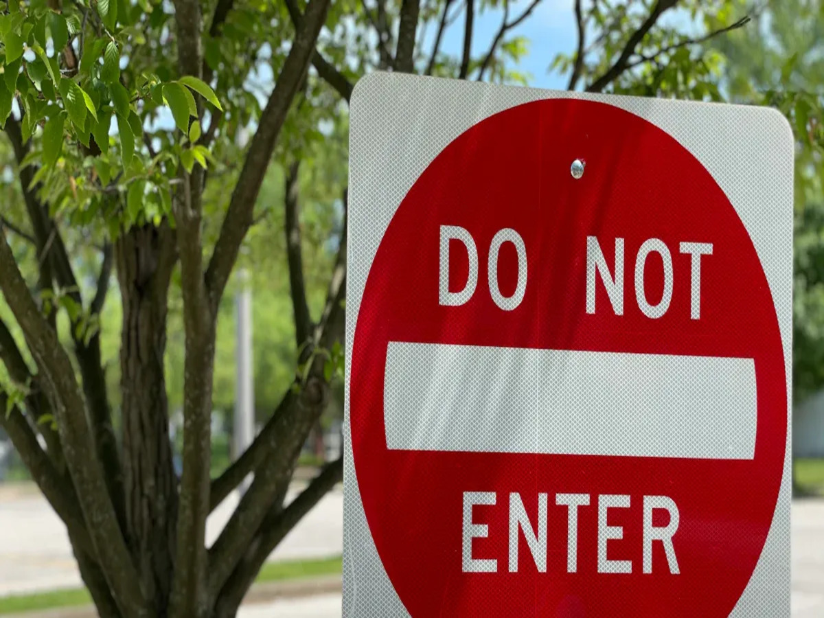 Why Compliance Information Matters When Buying Traffic Signs - オプトサイン