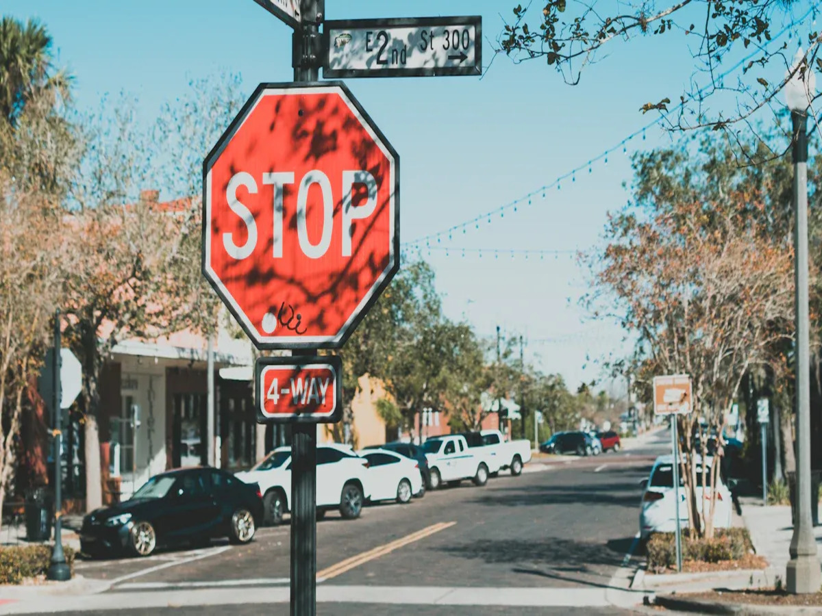 Choosing Road Sign Frames for Every Application Scenario - OPTSIGNS