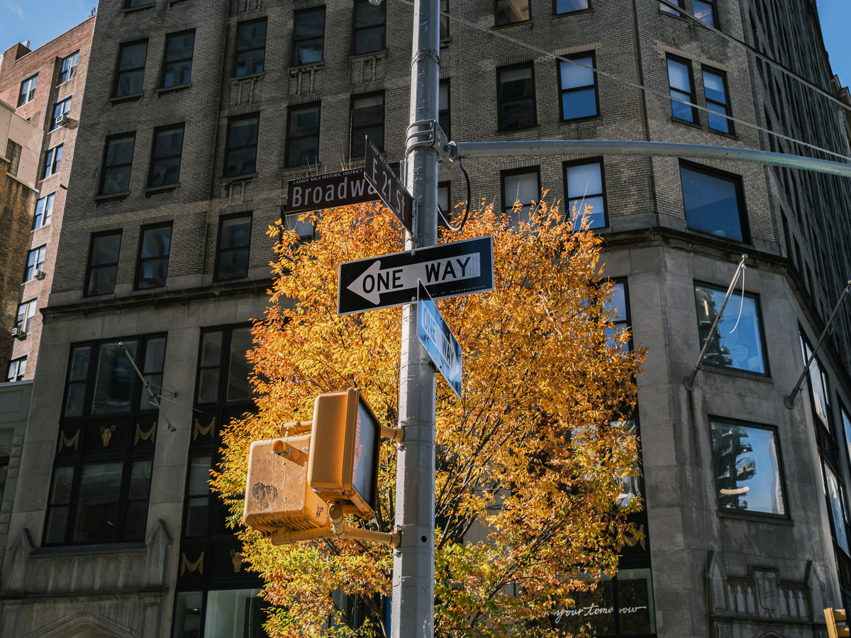 واحد على الوجهين مقابل. Double-Sided Traffic Sign Brackets