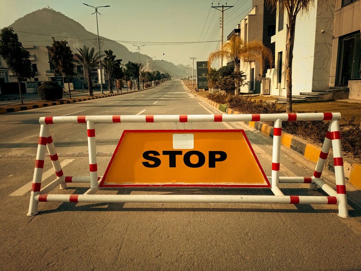 Supply Chain Advantages of Bulk Purchasing Road Sign Frames
