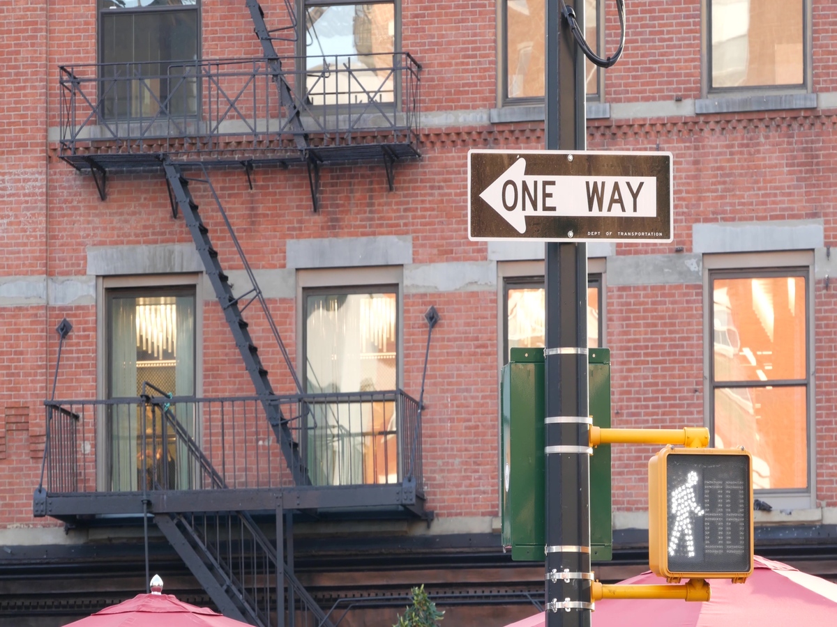 Street Sign Bracket Regulations: What Installers Should Know - OPTSIGNS