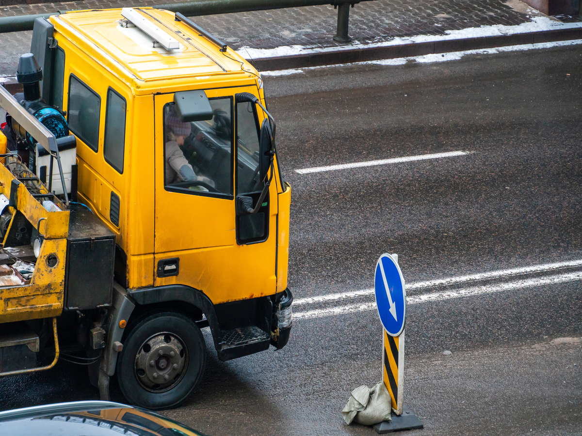 Why Road Sign Visibility is More Challenging for Truck Drivers