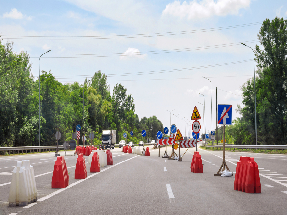 Swing-Stand Sign Frames: Quick Deployment & Reliable Stability