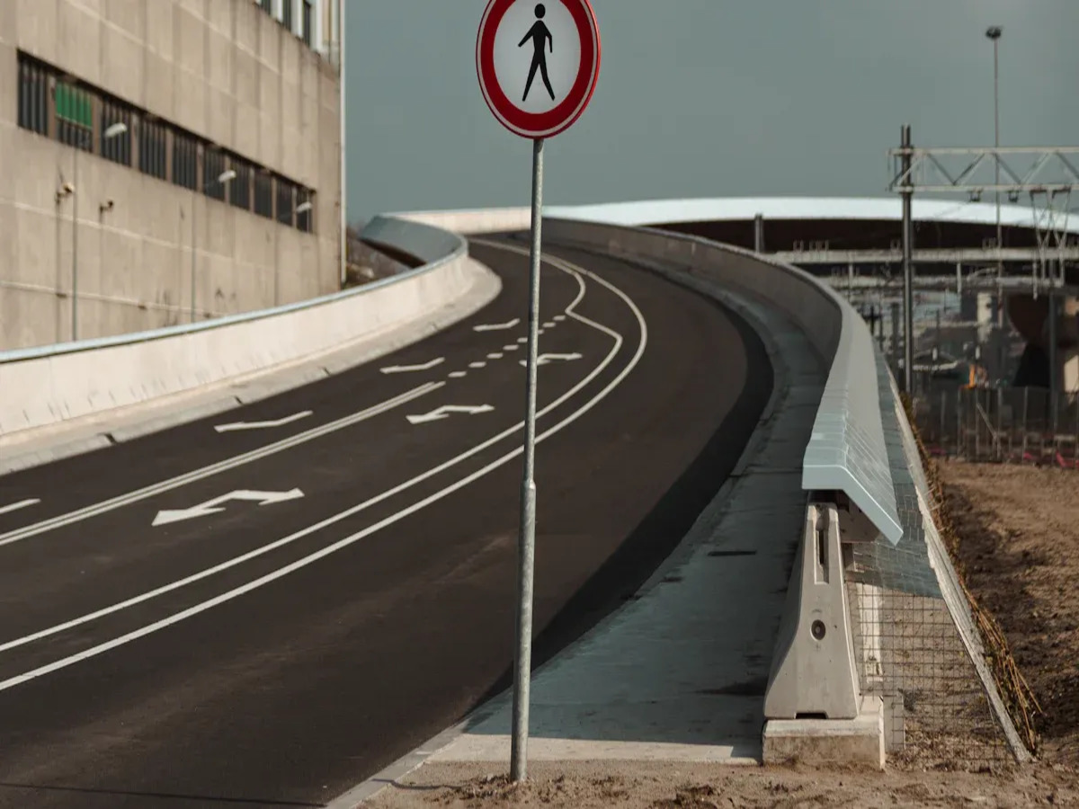 High-Intensity Prismatic Sheeting: Reflective Signs Optimal Choice