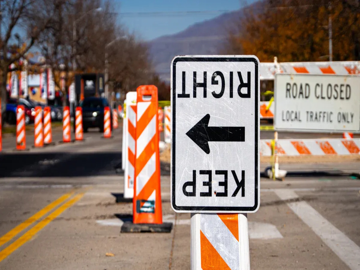 Integrating Queue Warning Systems with Traffic Delineator Posts