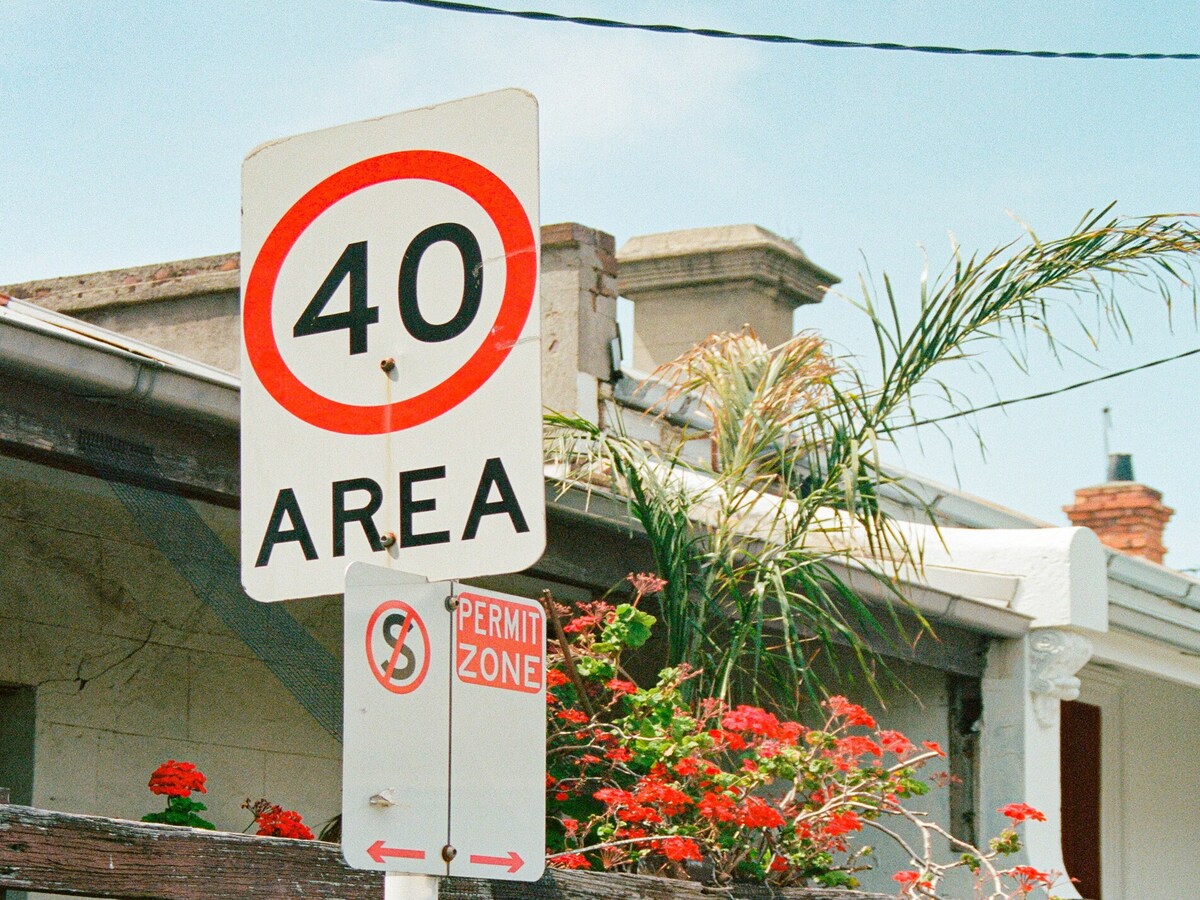 Choosing Between ACM and Solid Aluminium for Road Sign Panels - OPTSIGNS