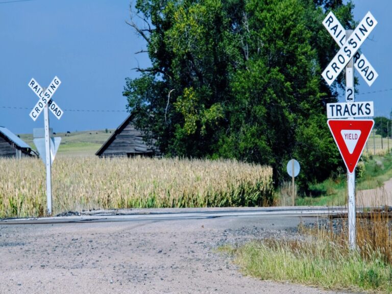 Railway Level Crossing Signs in AS 1742.7: Mandatory Features - OPTSIGNS