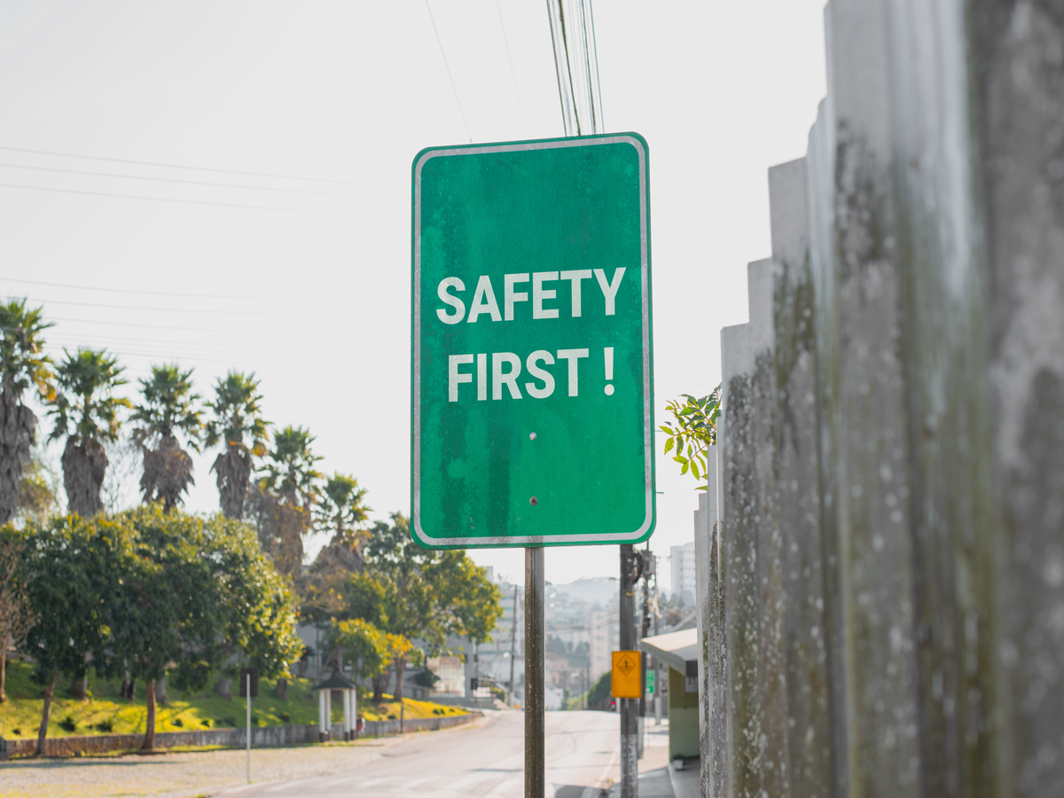 Differences Between OSHA Signs and Australian Safety Signs
