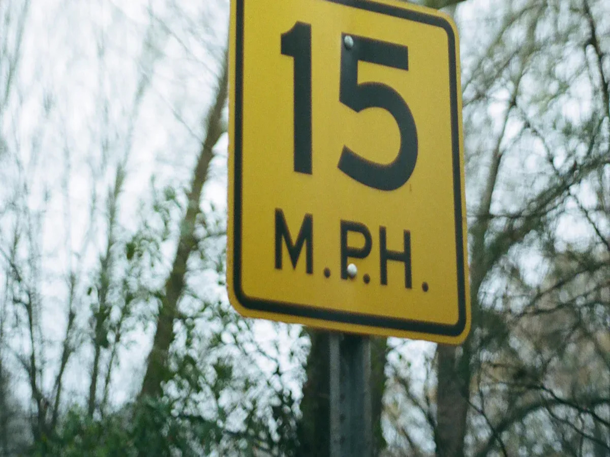 Are Yellow Speed Limit Signs Used Everywhere?
