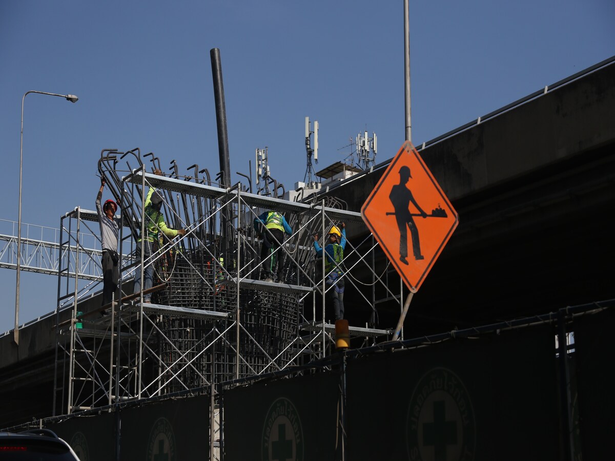 Road Construction Signs Compliance for Public Sector Projects