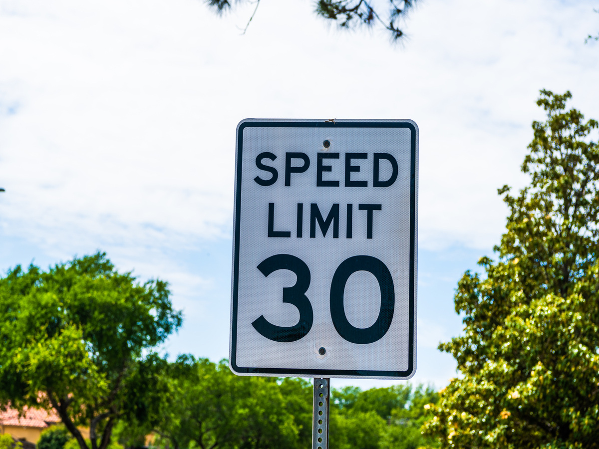 Speed Limit Traffic Signs from Uniform Rules to Specific Guidance