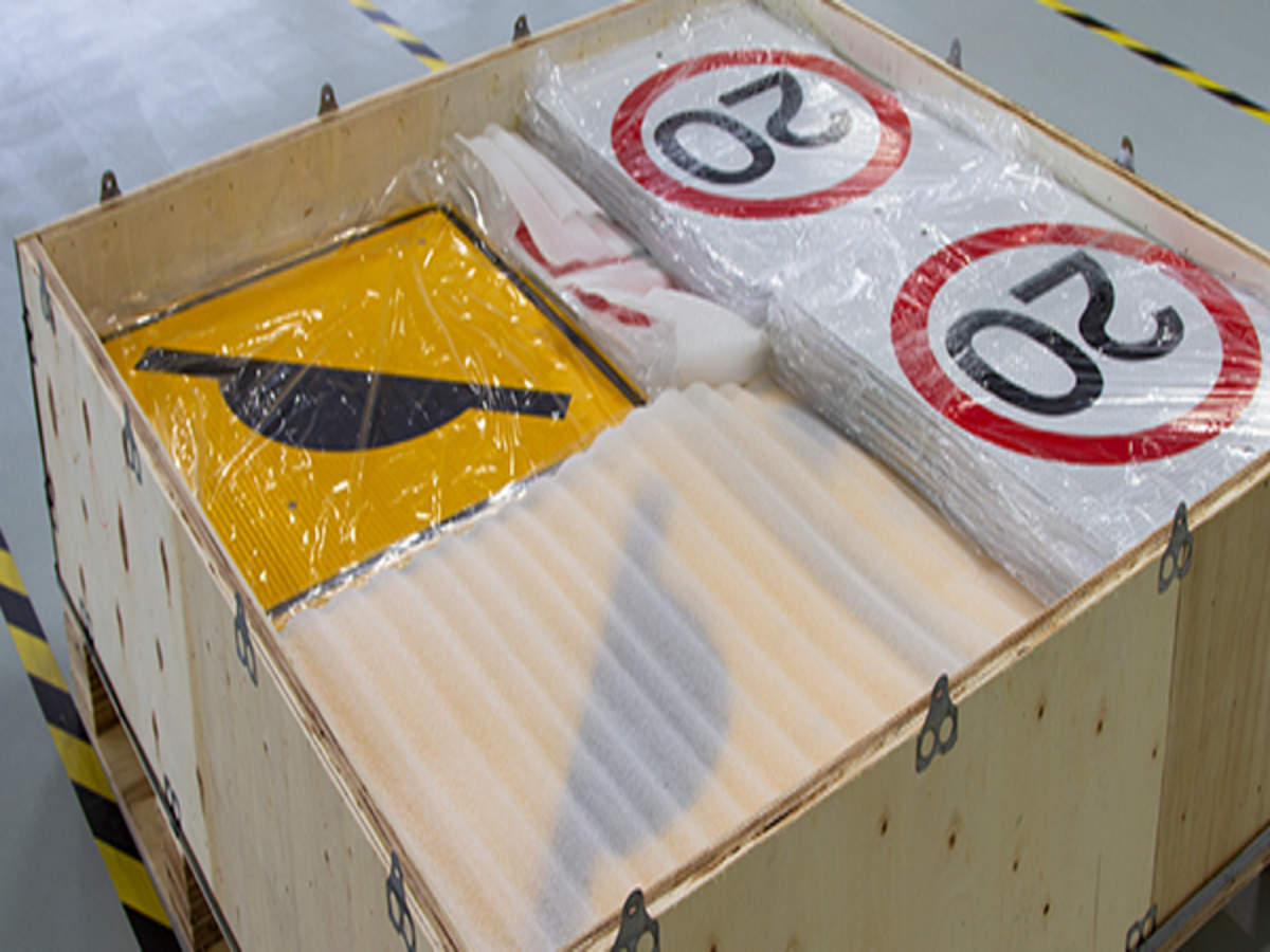 How to Choose the Right Parking Sign Size for Compliance - OPTSIGNS