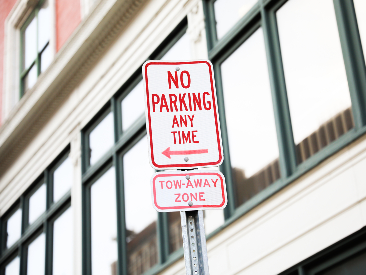 Role of Arrows on Parking Signs: Left, Right, and Double-Arrow