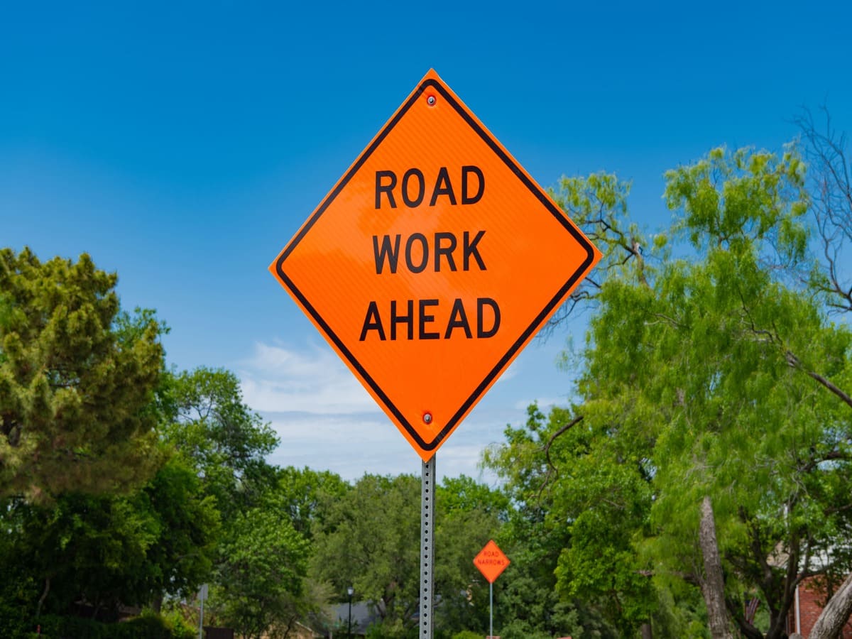 Understanding Highway Construction and Maintenance Sign Colors - OPTSIGNS