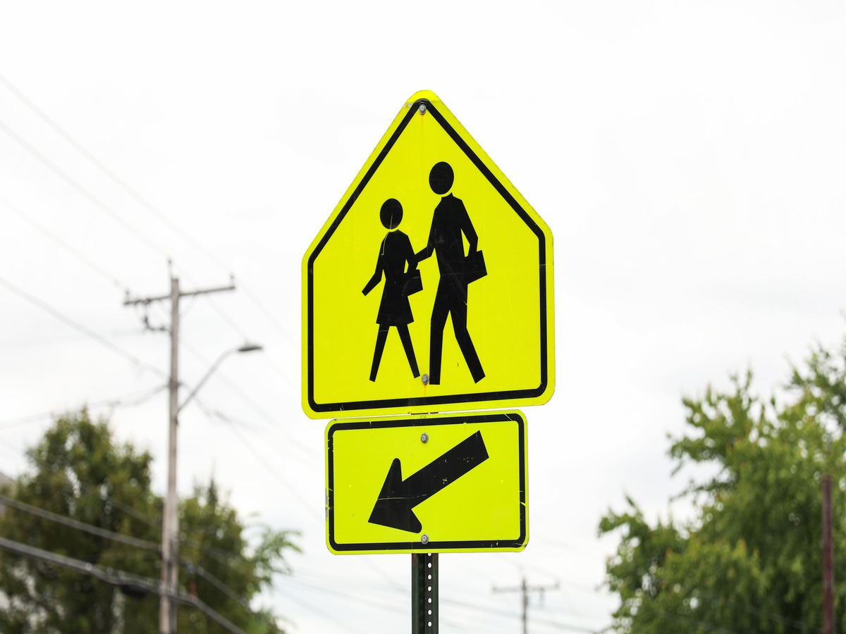 Fluorescent Yellow-Green Signs for Traffic Management Projects