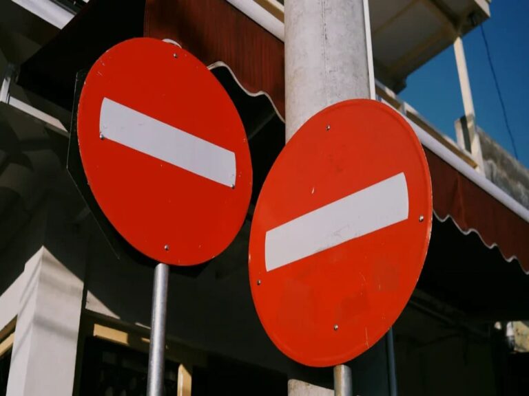 Visual Distance vs Sign Size: How Readability Works on the Road - OPTSIGNS