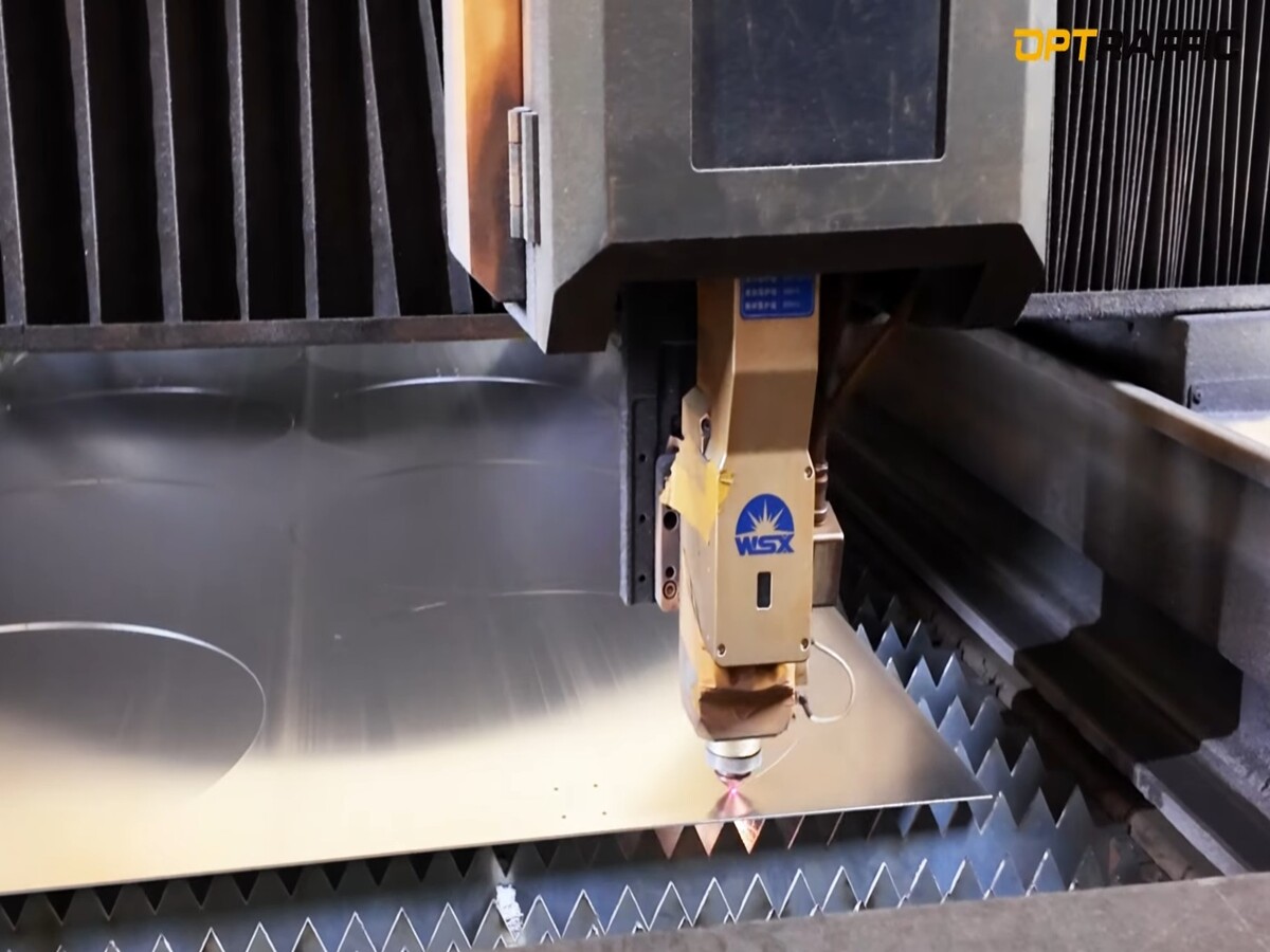 The Impact of Traffic Sign Materials on Hole Design