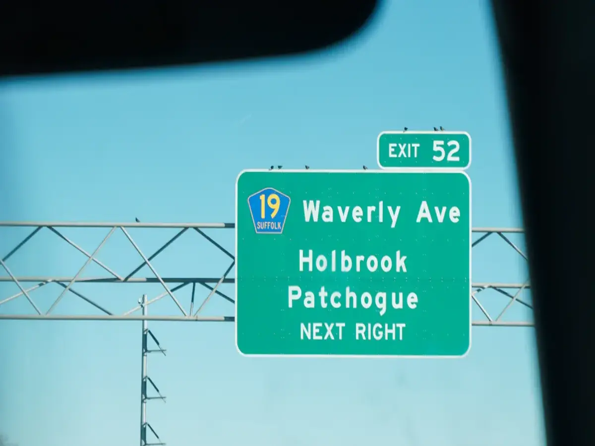 Carreteras, Autopistas, and Interstates: How Traffic Signs Guide