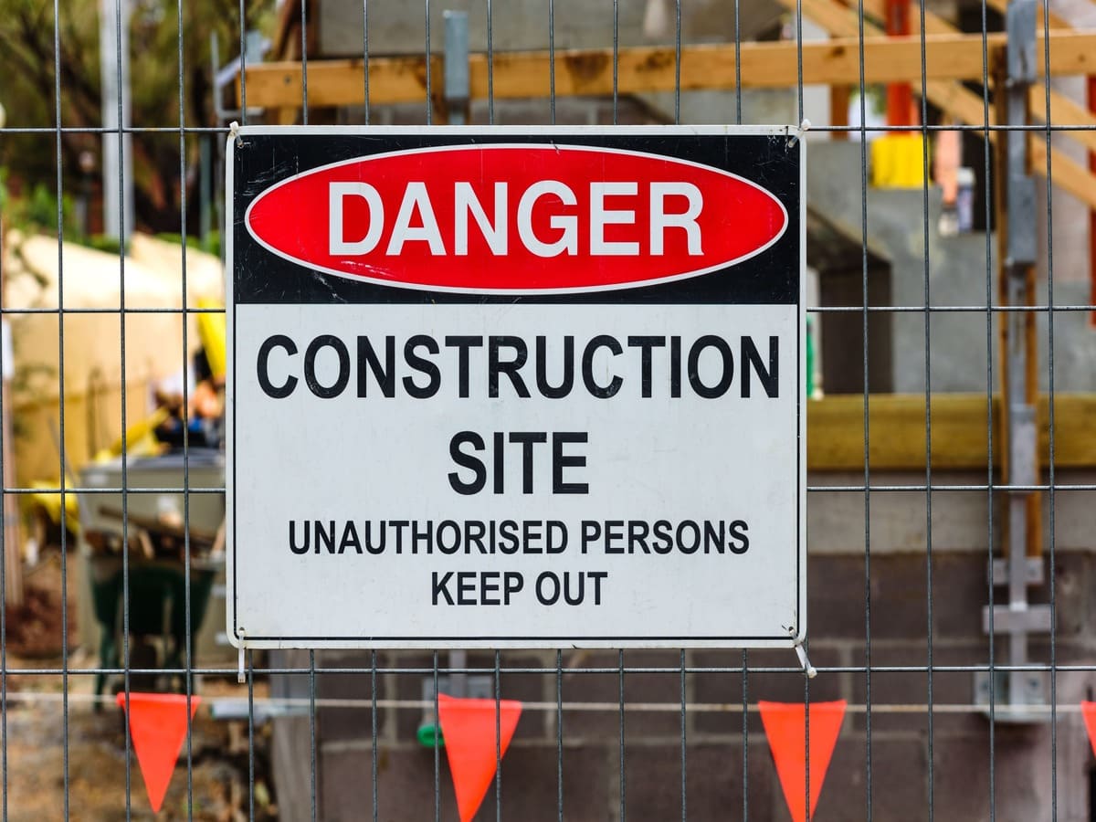 Construction Site Signage Compliance: MUTCD & OSHA